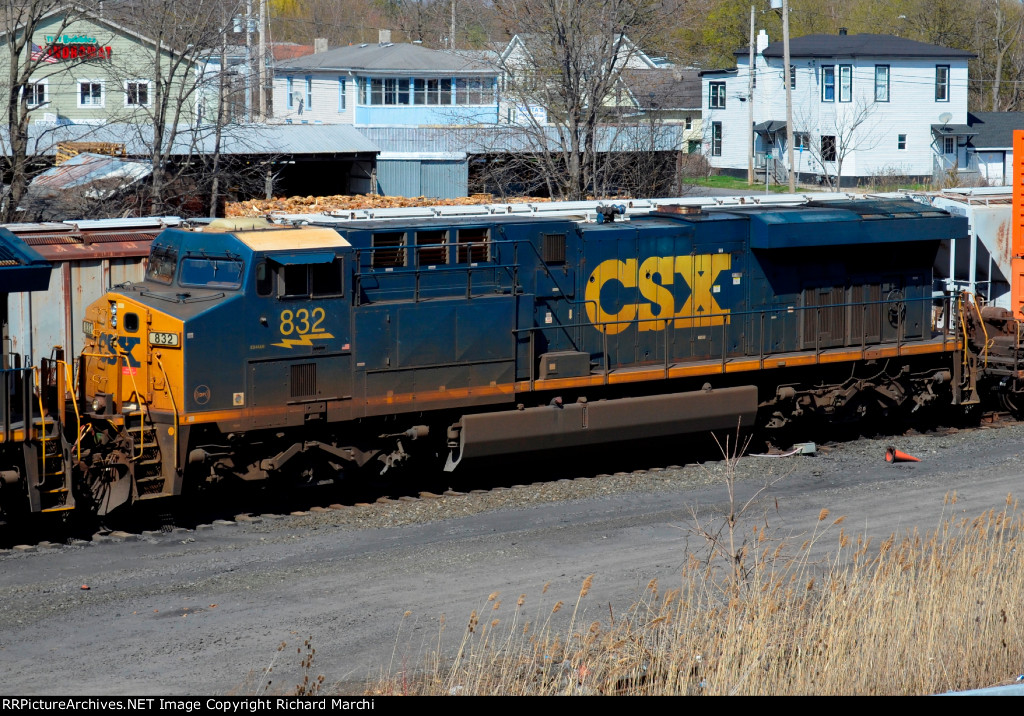 CSX 832